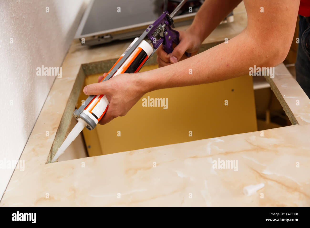 L'installation de nouvelles plaques à induction dans la cuisine moderne ...