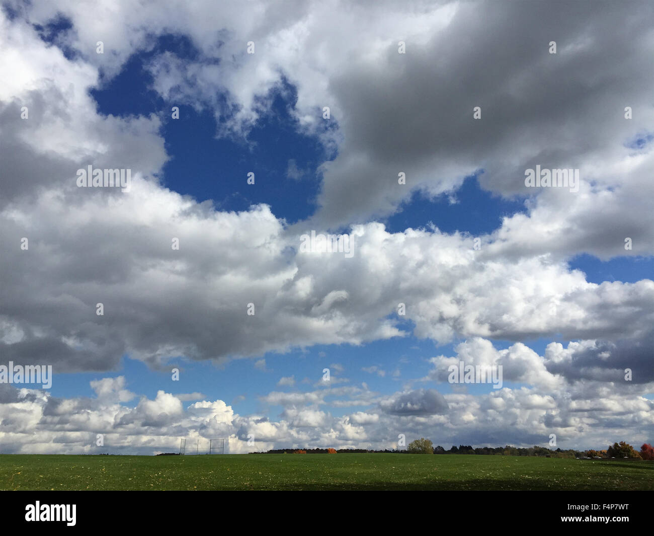 Ciel avec cumulus spectaculaires Banque de photographies et d’images à ...