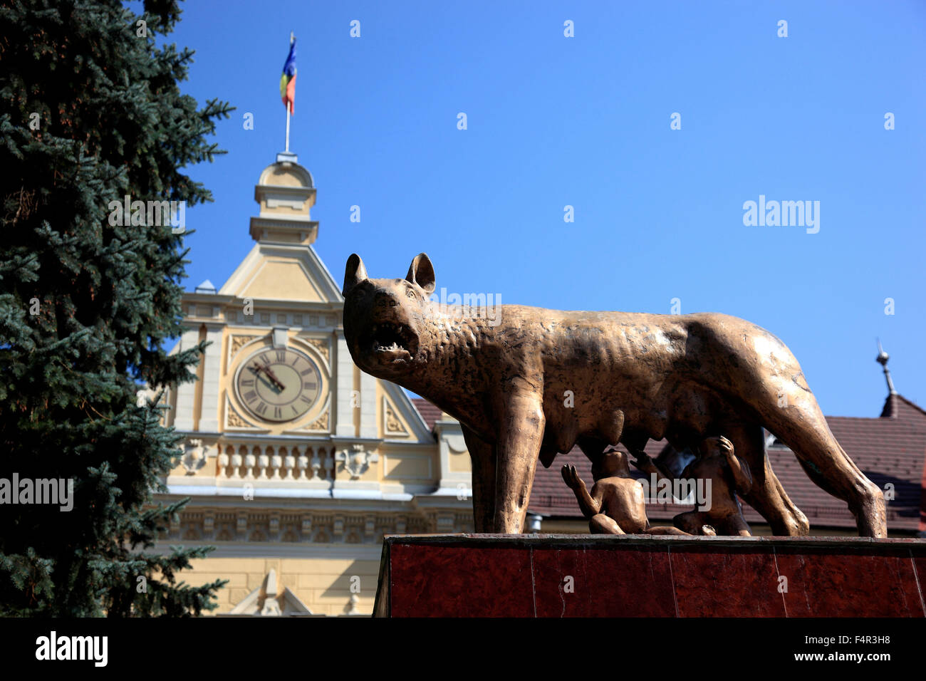 La Louve du capitole Monument les nichons de garçons, Romulus et Remus ...