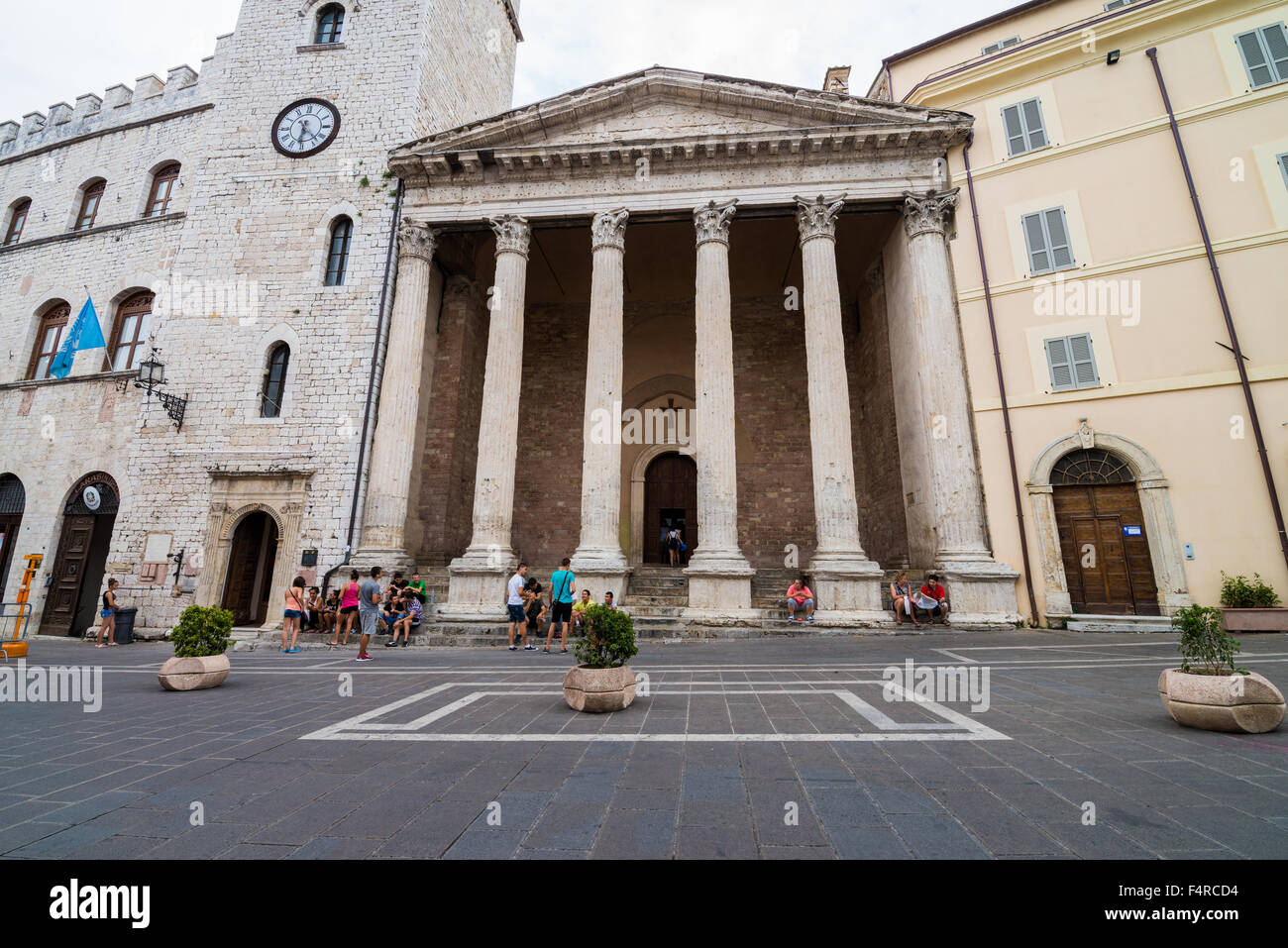 Voyage tourisme piazza del comune assisi assisi latin Banque de ...