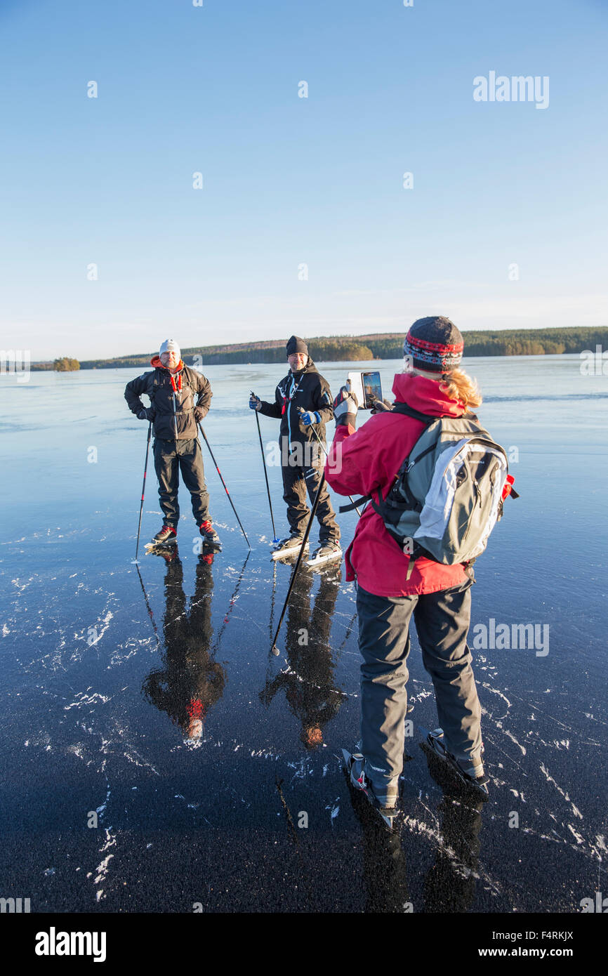 Patiner sur le lac gelé Banque de photographies et d’images à haute ...