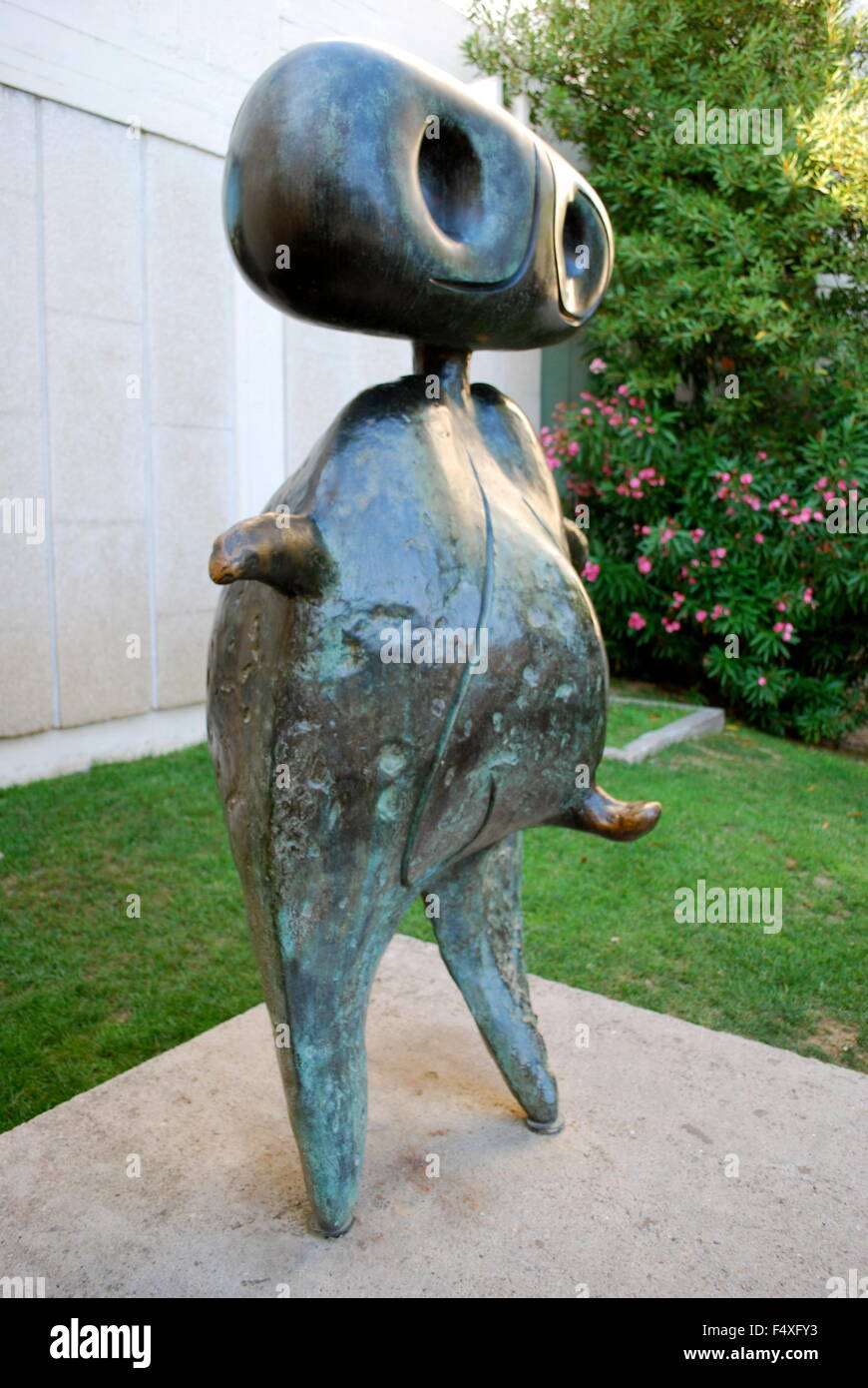 Joan Miro statue Personnage (Personnage) au Musée et fondation Joan ...