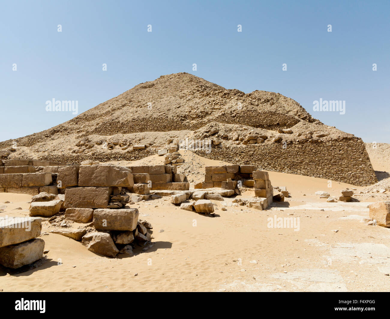 Pyramide de niuserre Banque de photographies et d’images à haute ...