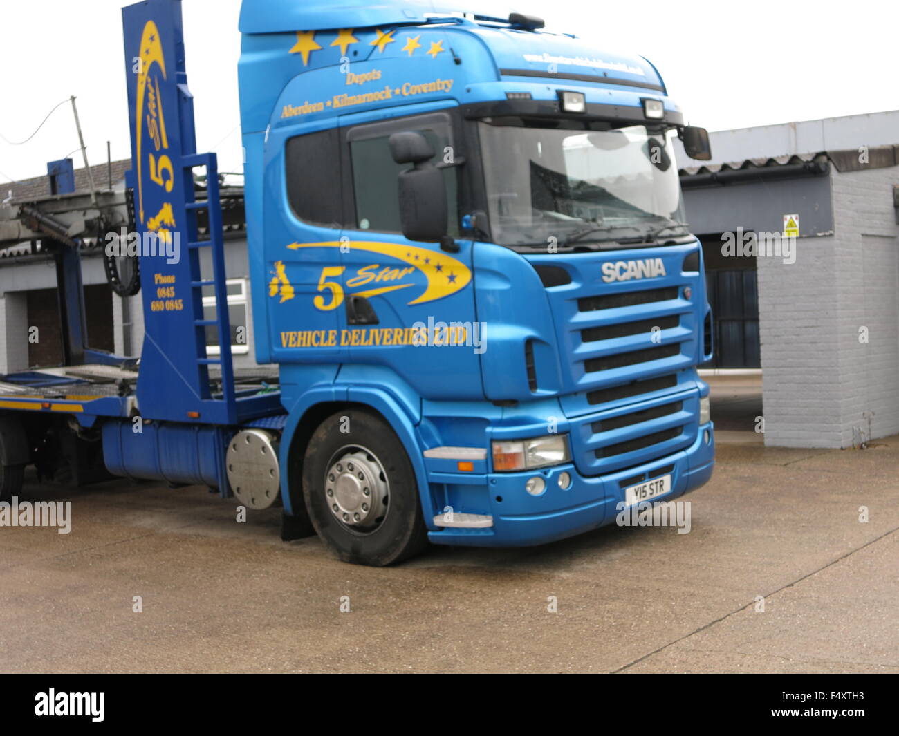 Scania car transporter Banque de photographies et d’images à haute ...