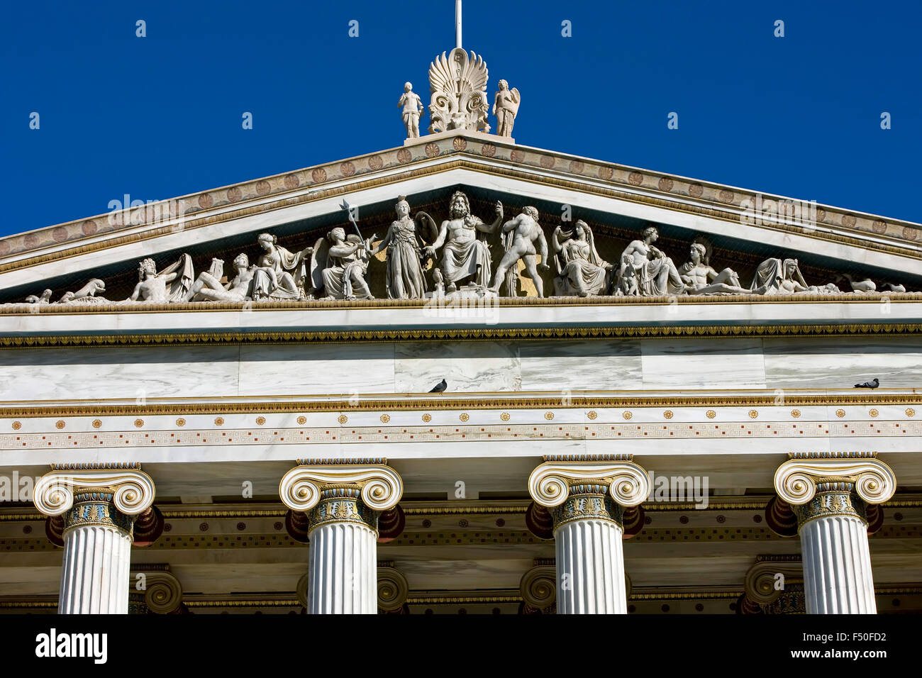 Fronton grec Banque de photographies et d’images à haute résolution - Alamy