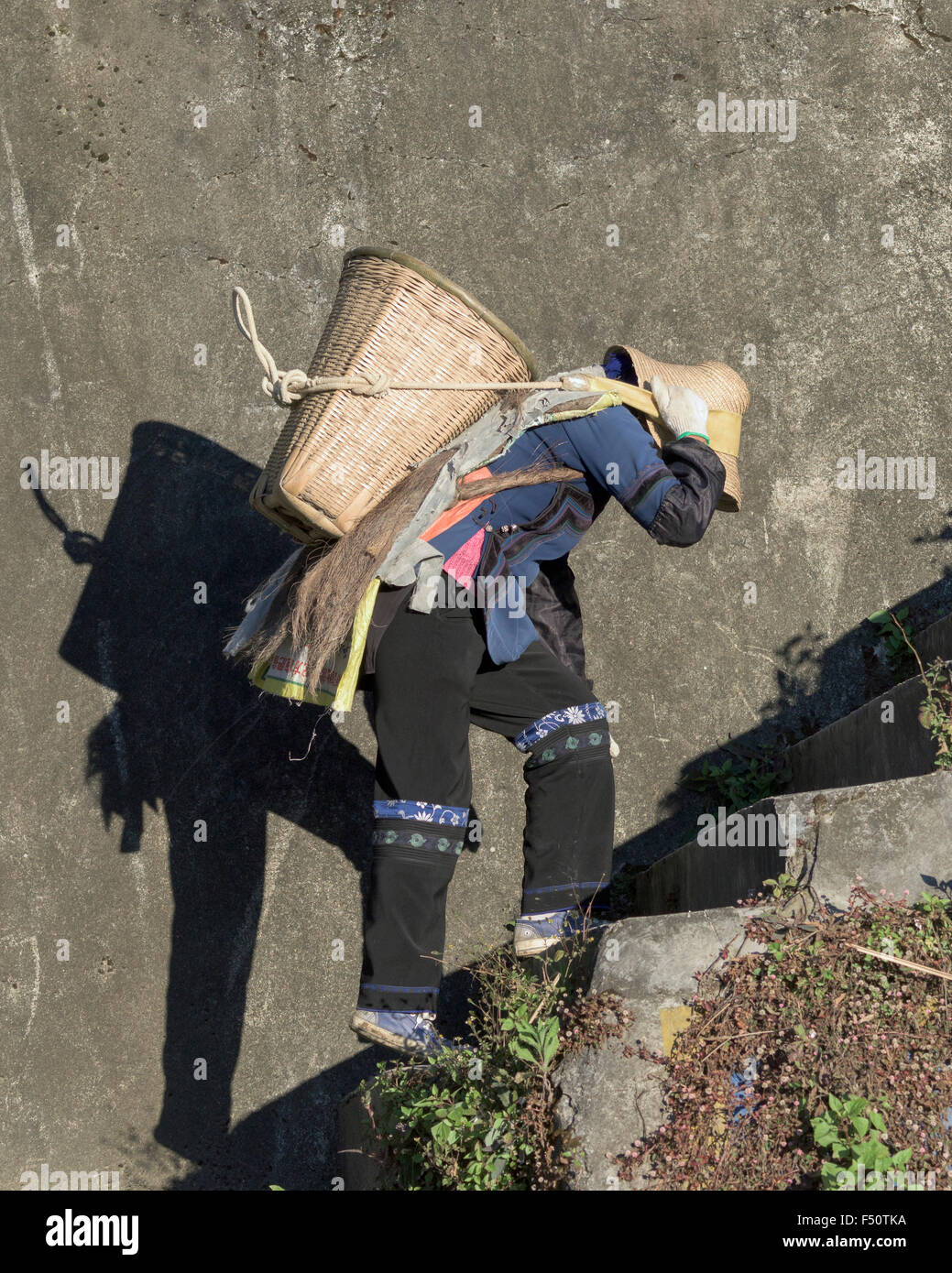 Heavy burden Banque de photographies et d’images à haute résolution - Alamy