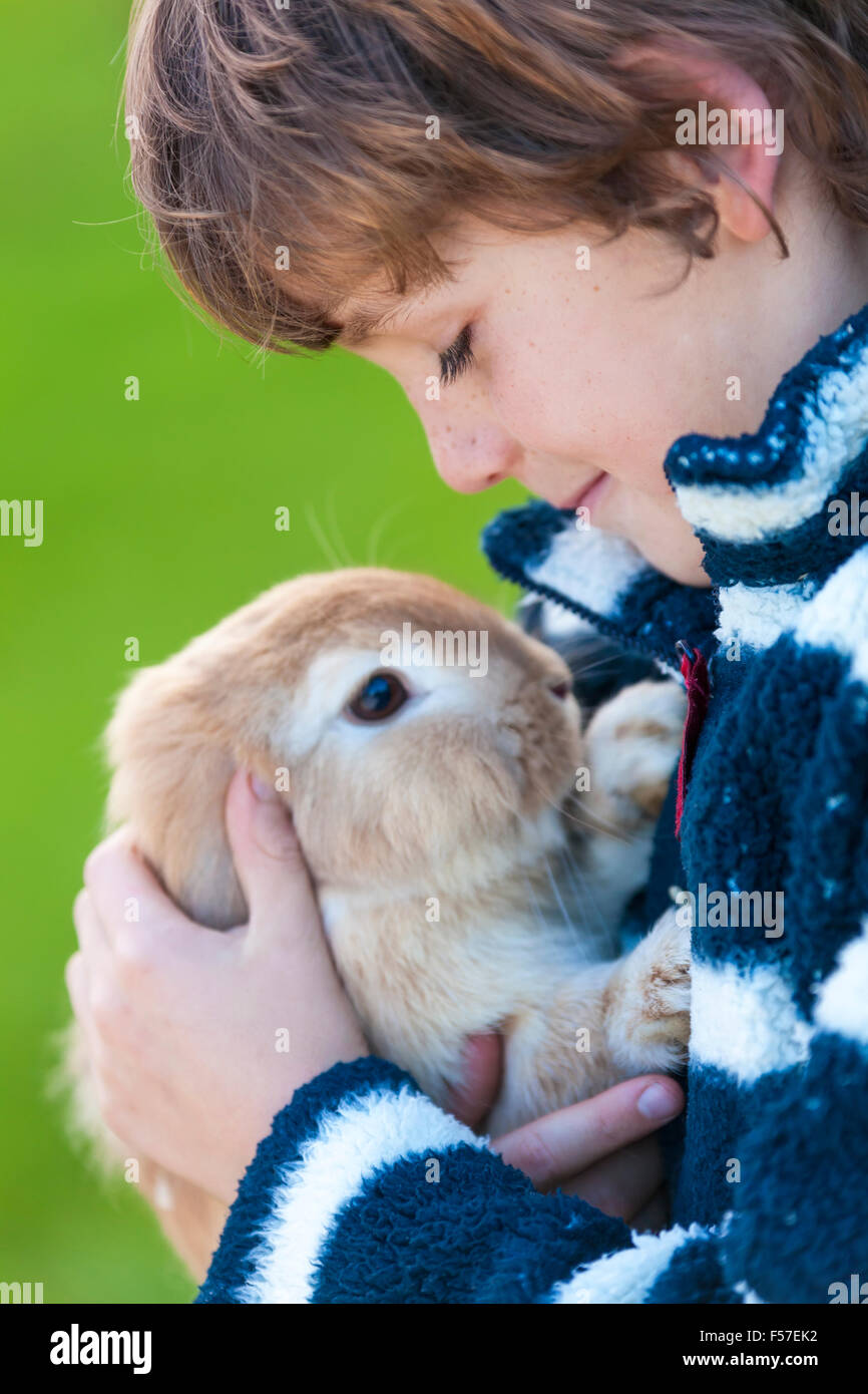 Enfant lapin Banque de photographies et d’images à haute résolution - Alamy