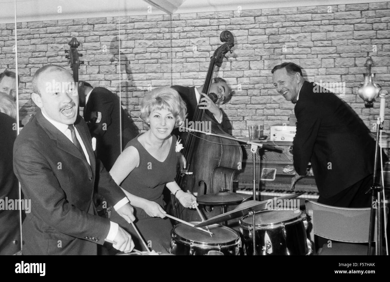 Schlagersängerin Homonnay Deutsche Eva un Auftritt à München ...