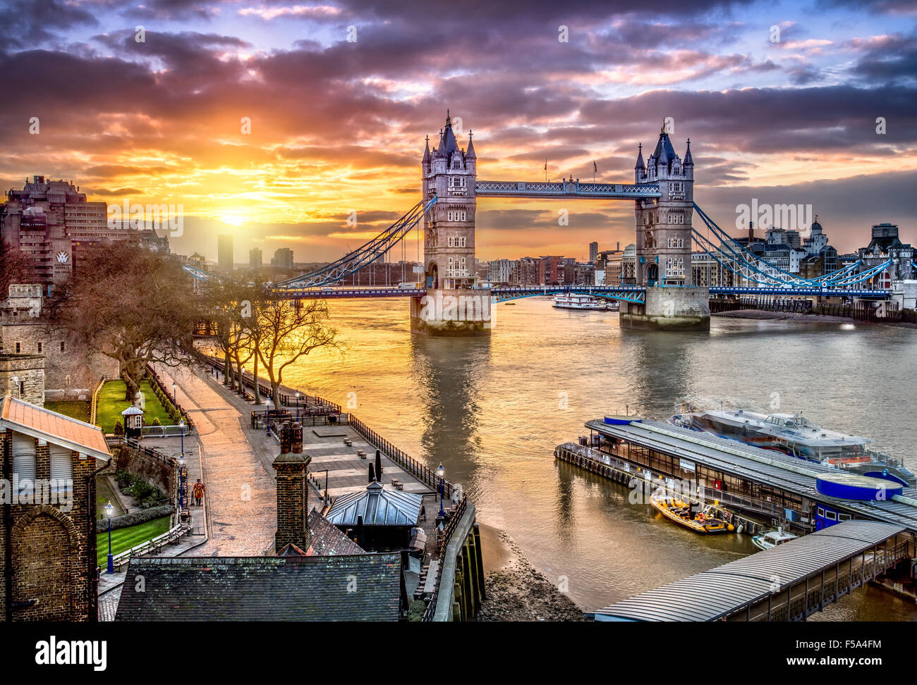 Les toits de londres au lever du soleil Banque de photographies et d ...