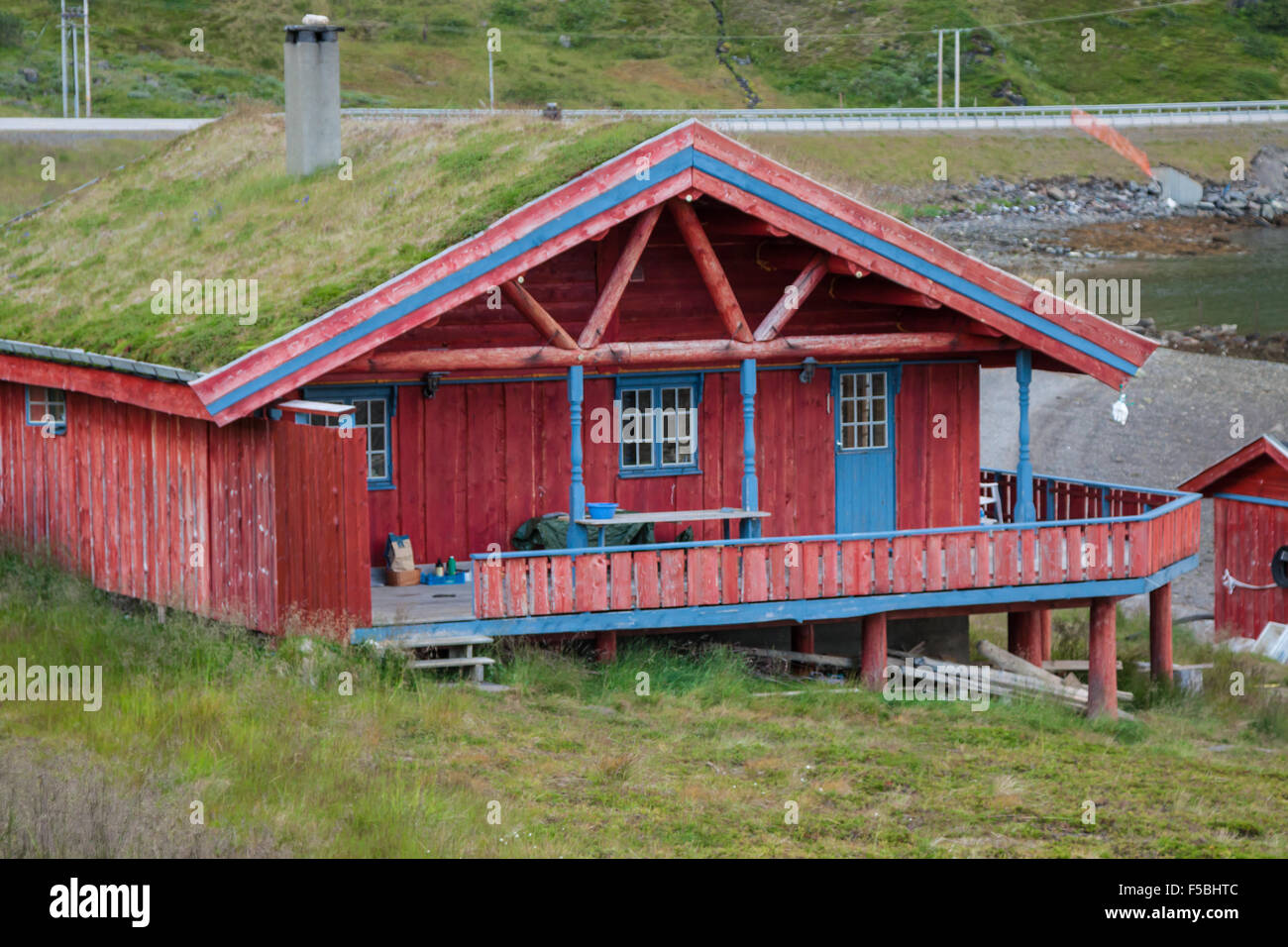 Norvégien typique village de pêcheurs avec des huttes traditionnelles ...