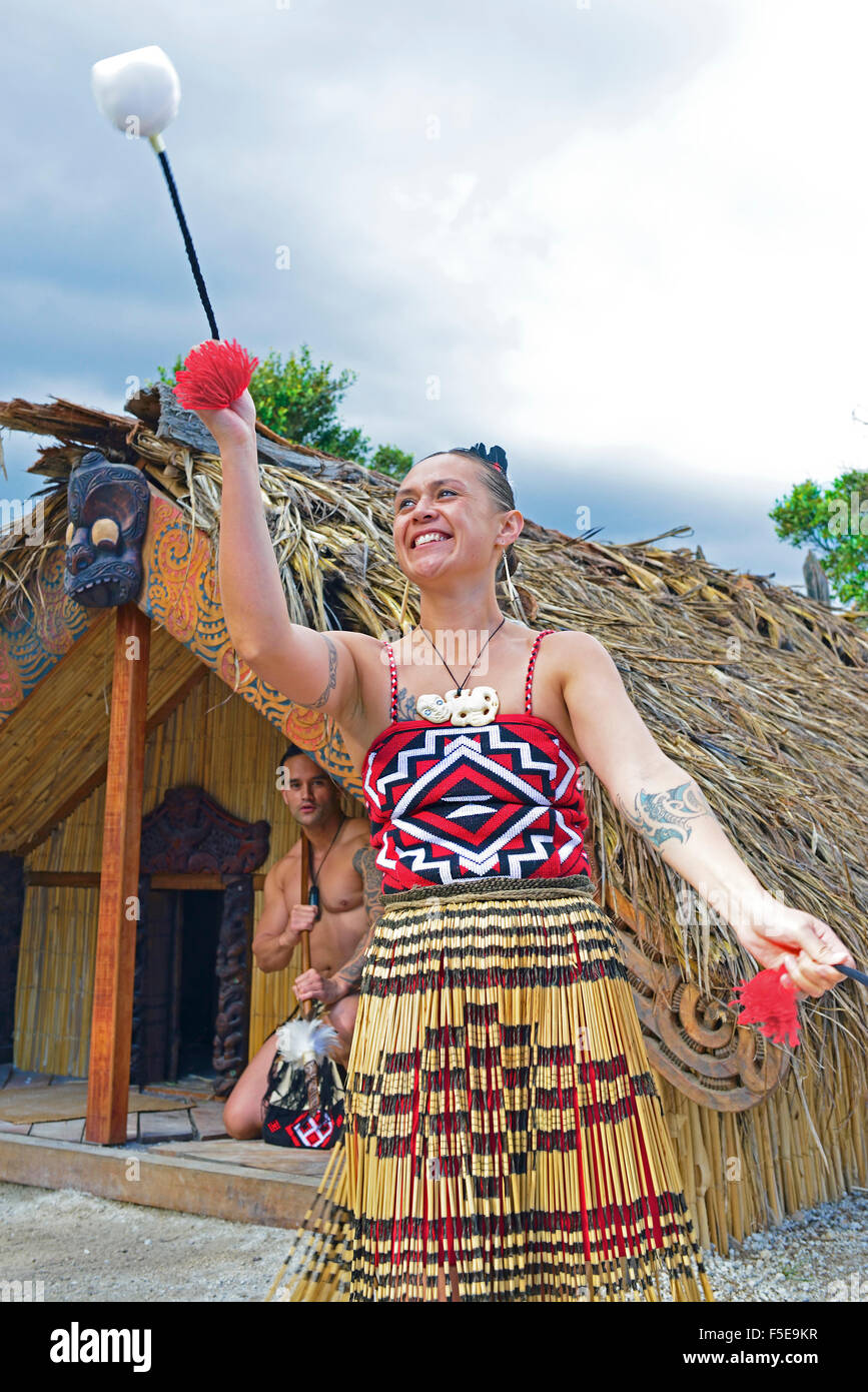 Maori poi balls Banque de photographies et d’images à haute résolution ...