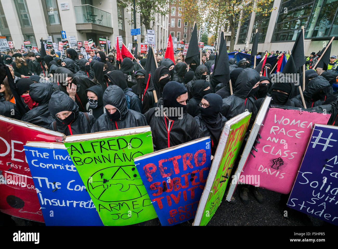 Anarchist flags Banque de photographies et d’images à haute résolution ...