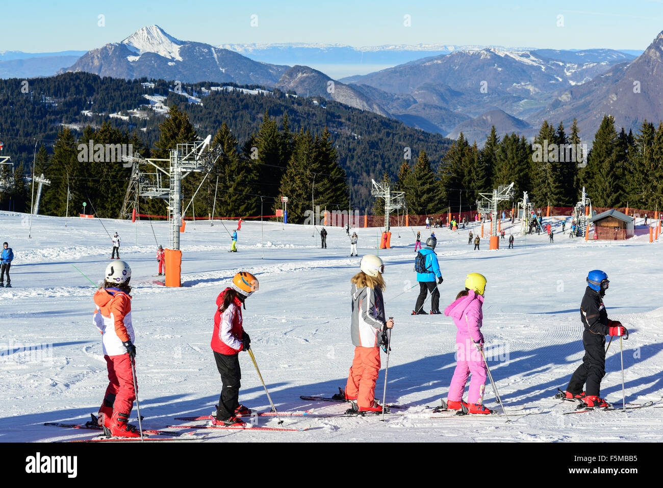 Samoens skiers Banque de photographies et d’images à haute résolution ...