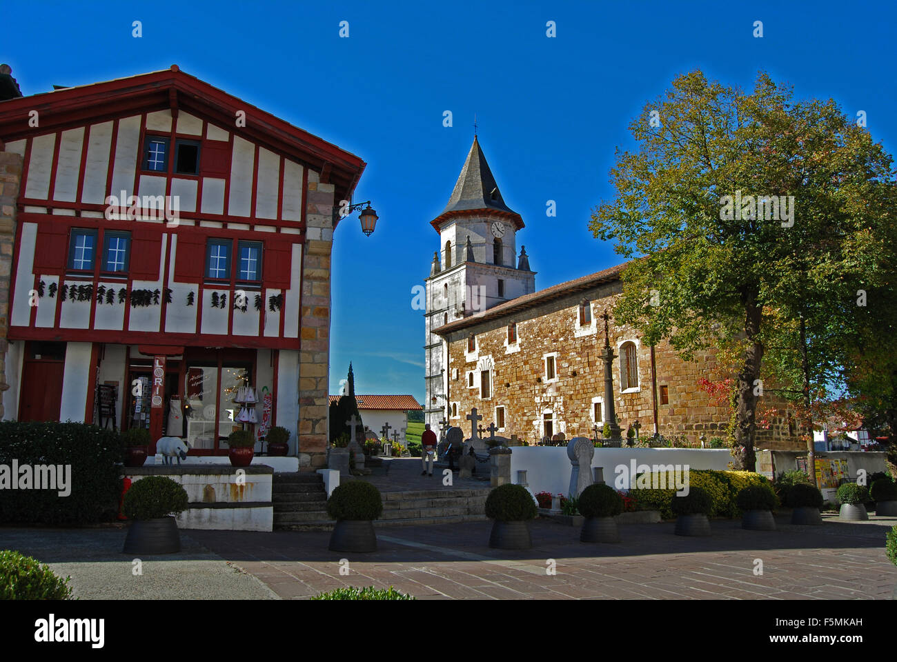 Basque village ainhoa Banque de photographies et d’images à haute ...