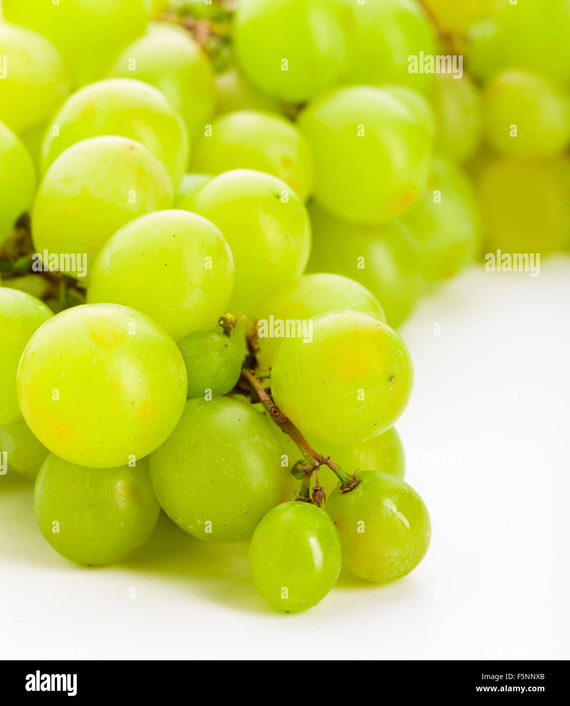 Raisins verts isolés Banque de photographies et d’images à haute ...