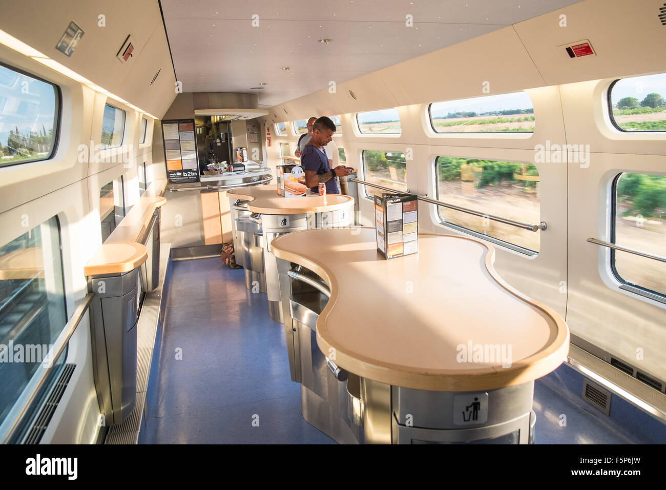 L'intérieur rapide express TGV train à grande vitesse de la gare Sants ...