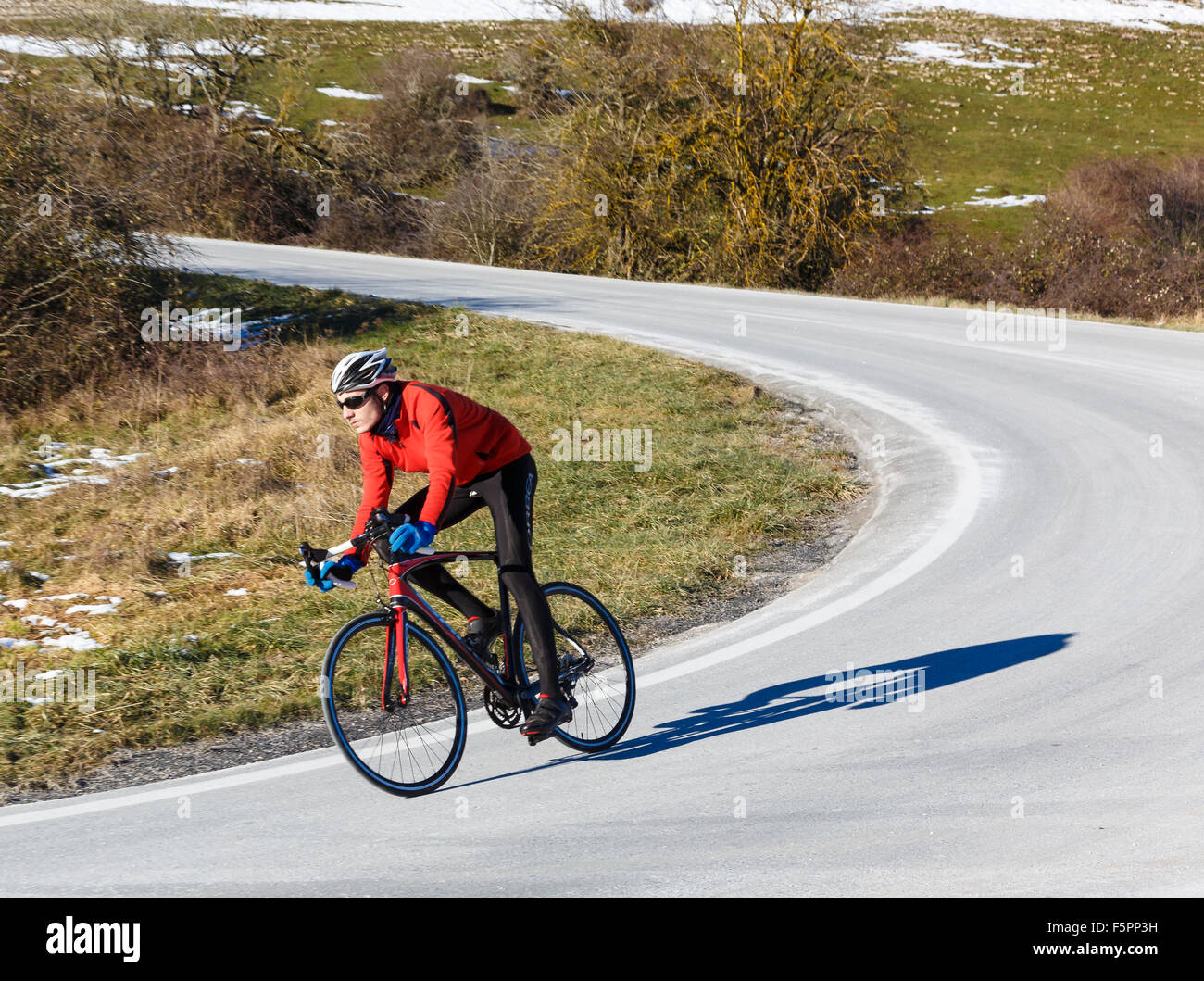 Cycliste sur route espagnole Banque de photographies et d’images à ...