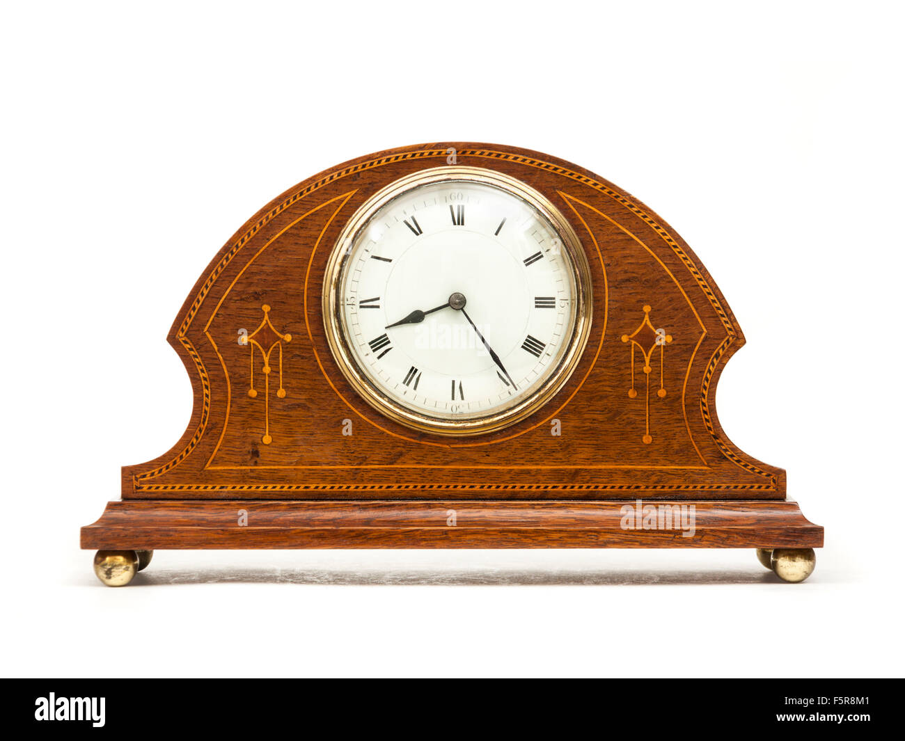 Vieille horloge de cheminée Banque de photographies et d’images à haute résolution - Alamy