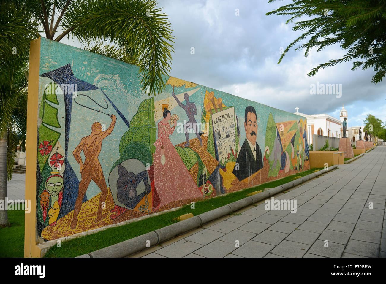 Paseo de la Historia mosaïque murale de l'artiste Cecilia Orta. Manati ...