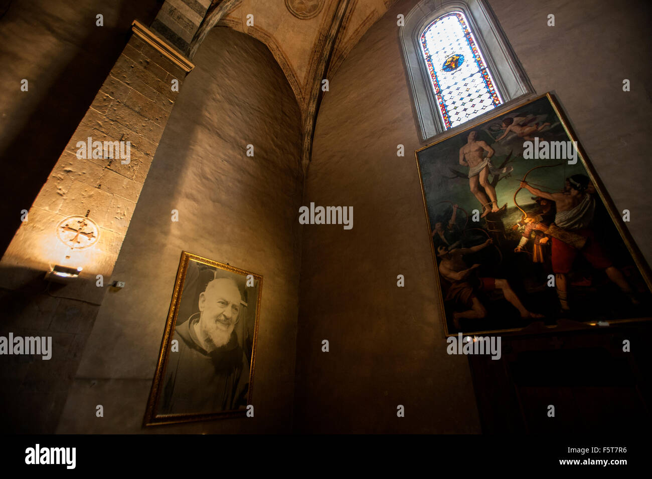 Portrait de Pio de Pietrelcina Pio da Pietrelcina,accroché dans petite ...