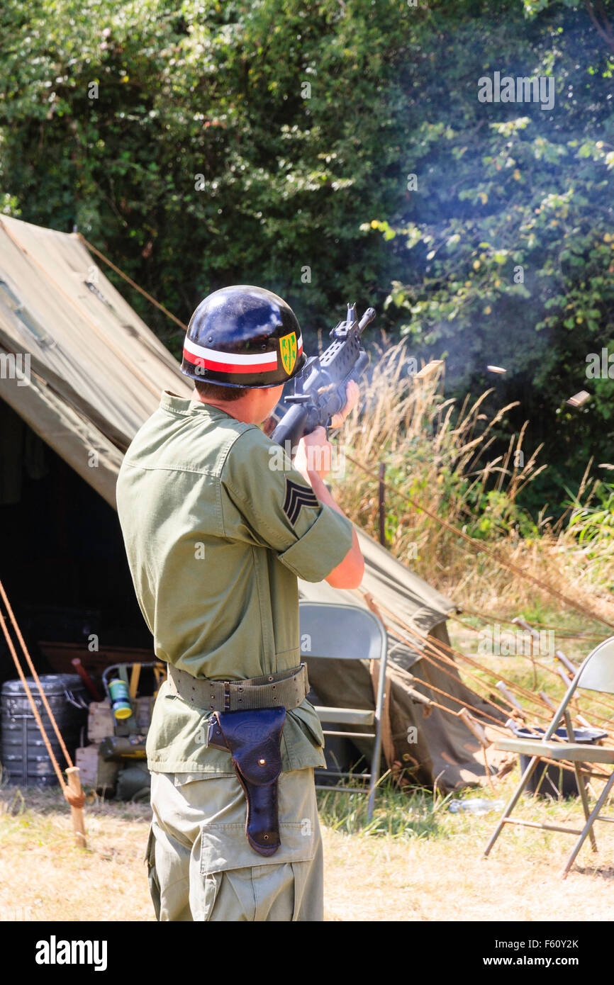 Reconstitution de la guerre du Vietnam. Un policier militaire américain ...