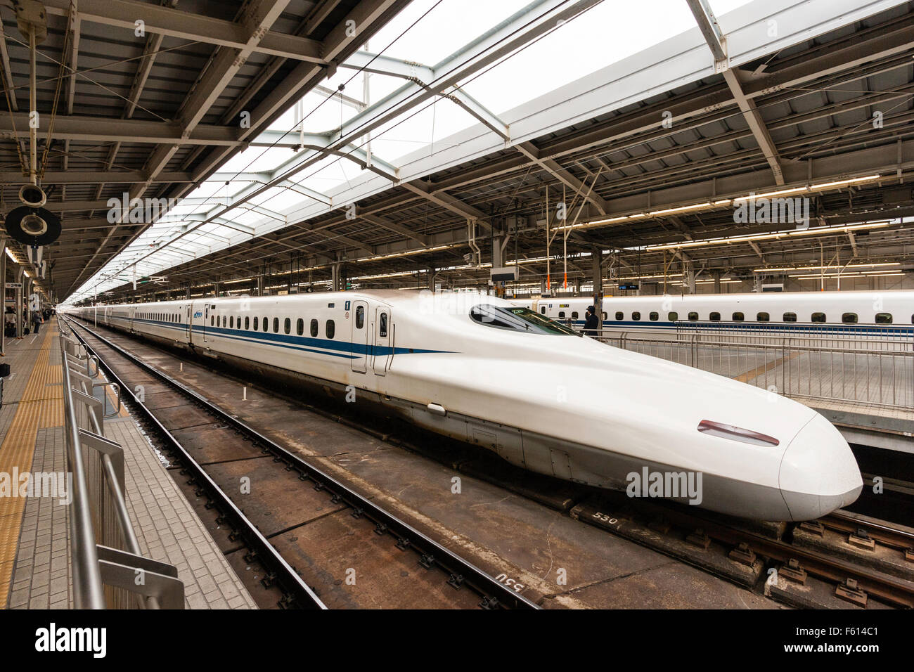 700 series shinkansen Banque de photographies et d’images à haute ...