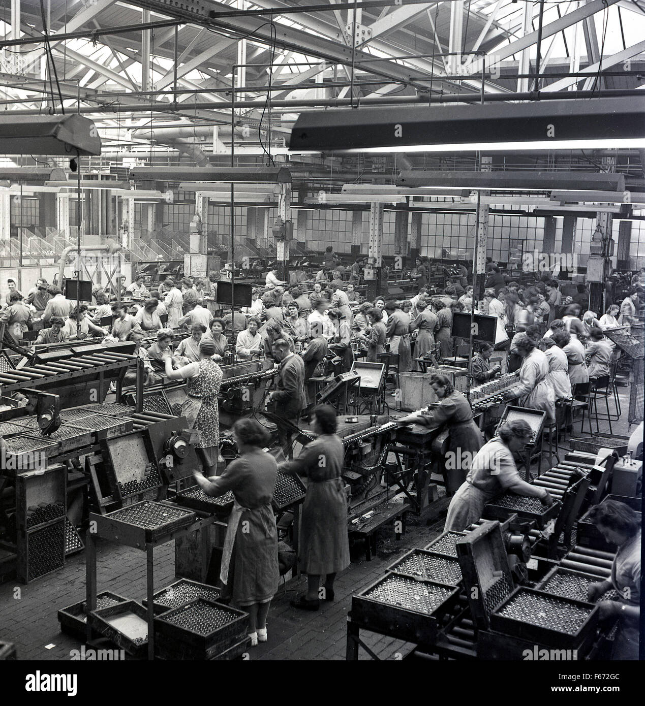 Historique Des Années 1950 Les Femmes Qui Travaillent Dans Lusine De