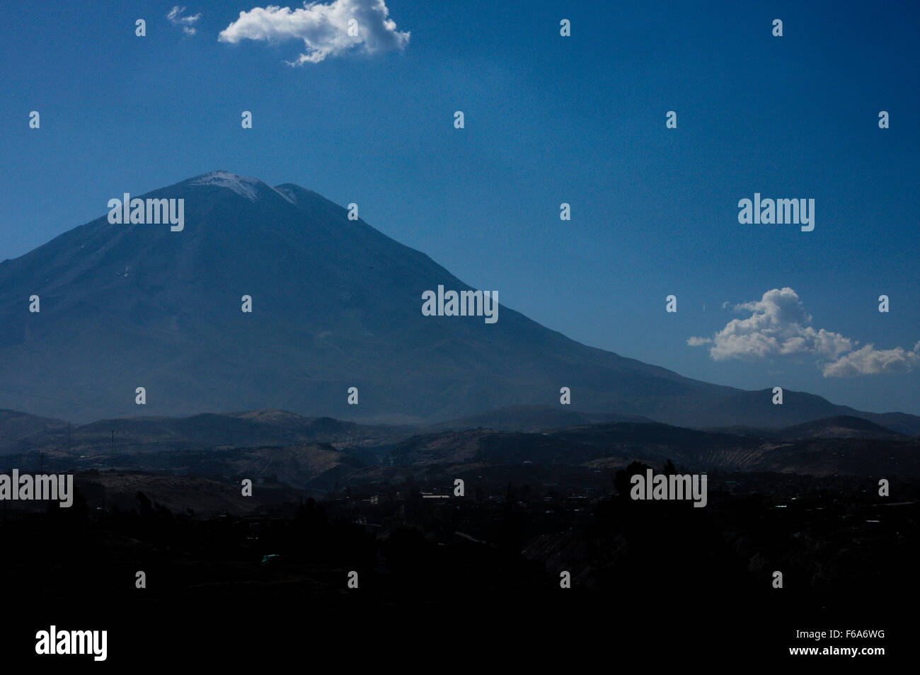 El misti volcano Banque de photographies et d’images à haute résolution ...