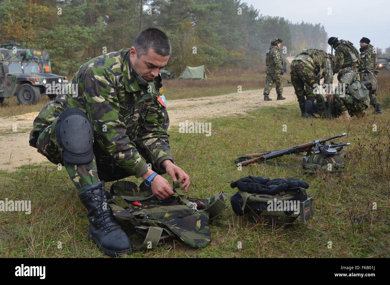 Romanian army gear Banque de photographies et d’images à haute ...
