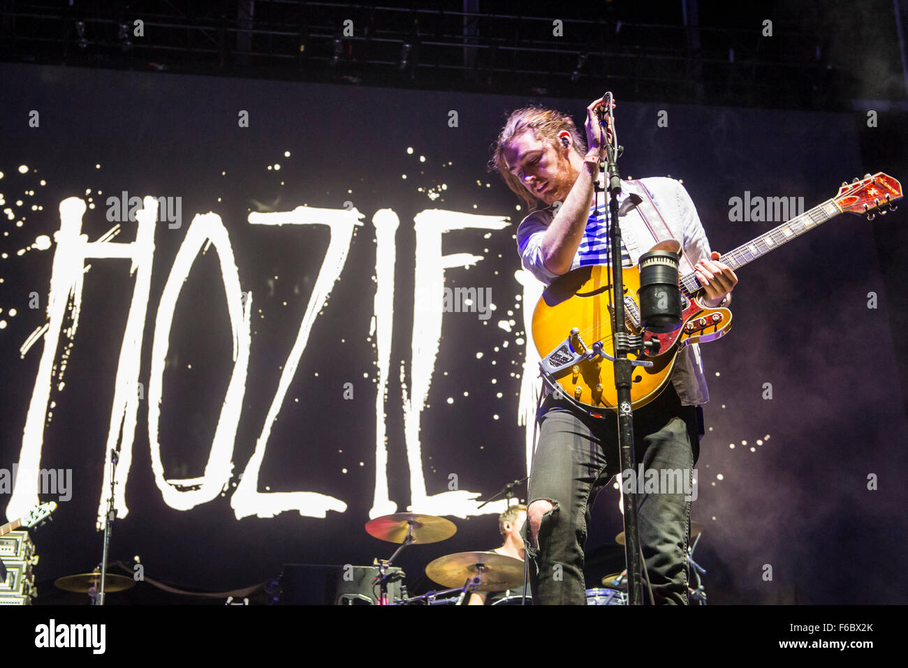 Singer Hozier effectue sur scène, au cours de la première journée du ...