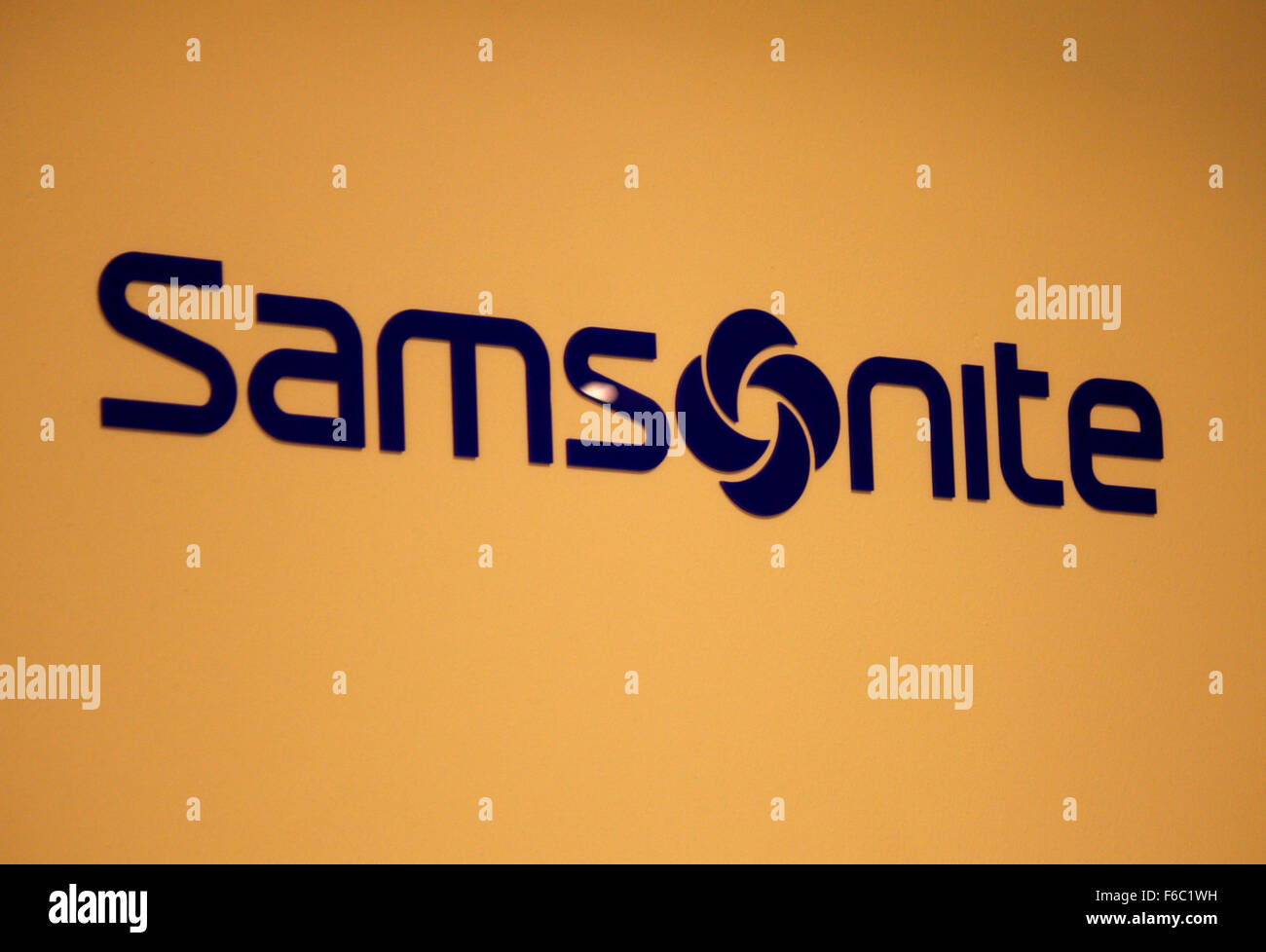 Samsonite logo Banque de photographies et d’images à haute résolution ...