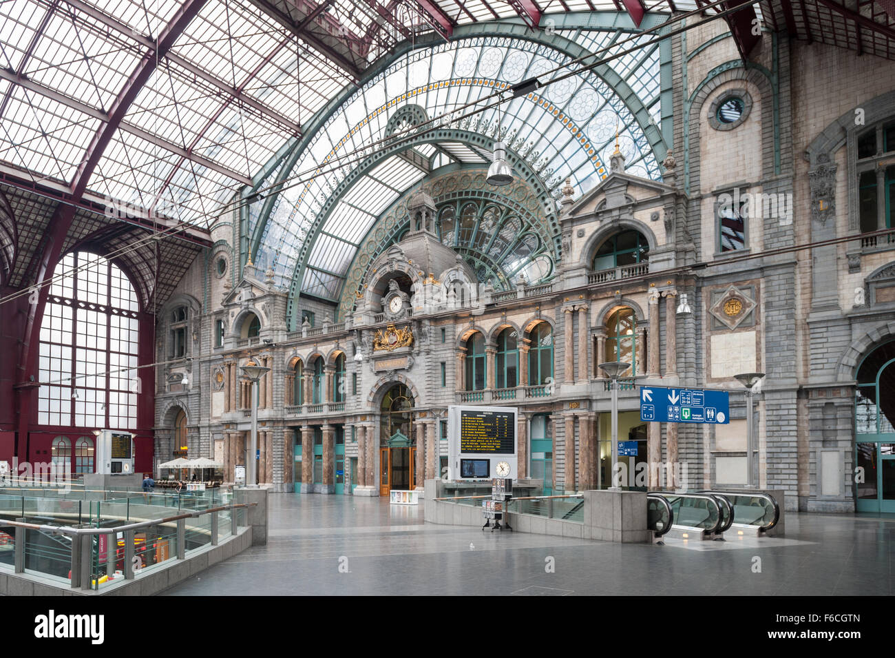 Antwerp central station Banque de photographies et d’images à haute ...