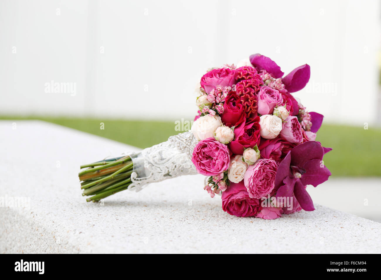 Pour bouquet de mariage Banque d'image et photos - Alamy