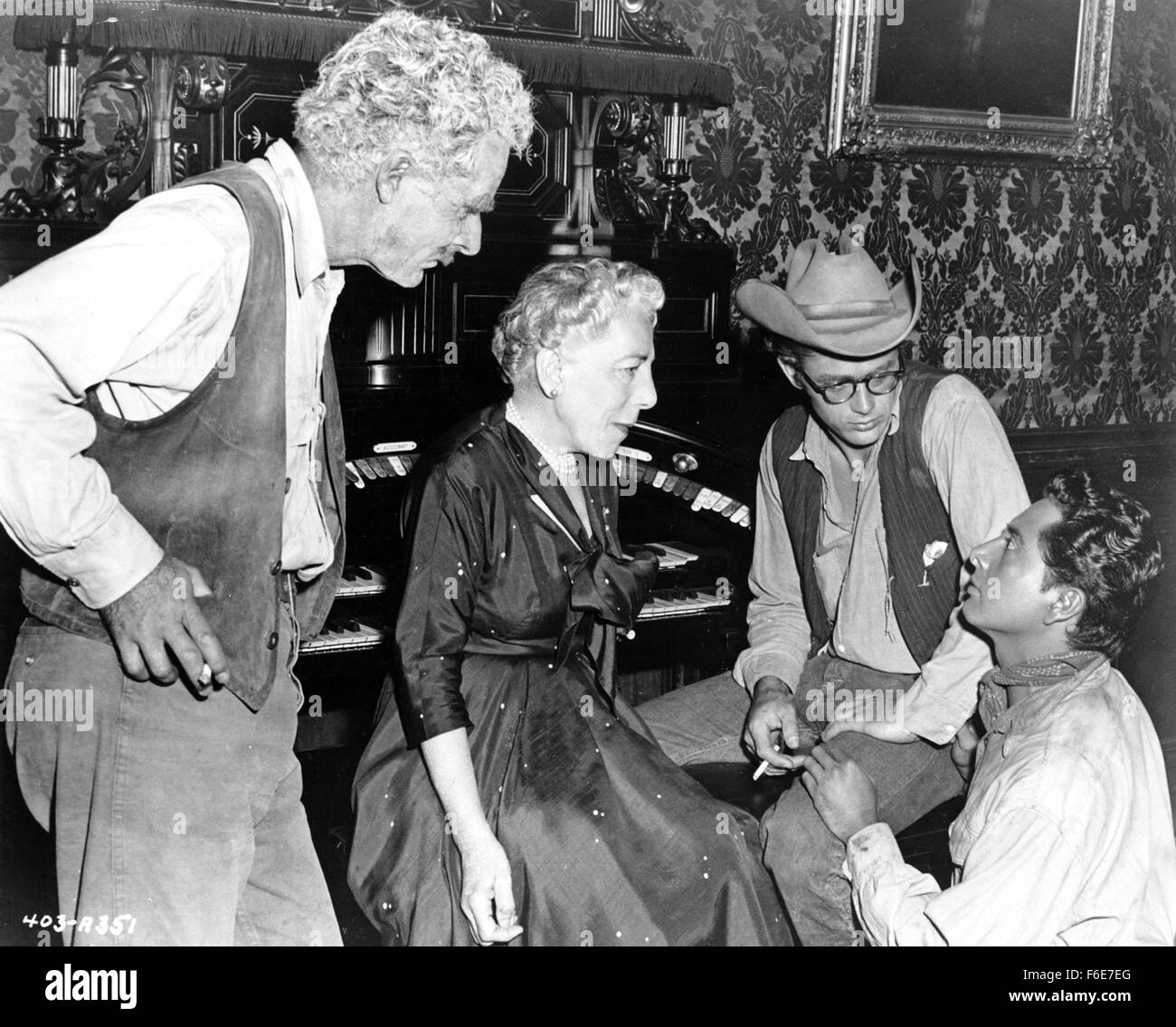 DATE DE SORTIE : Novembre 24, 1956. Titre du film : géant. STUDIO ...