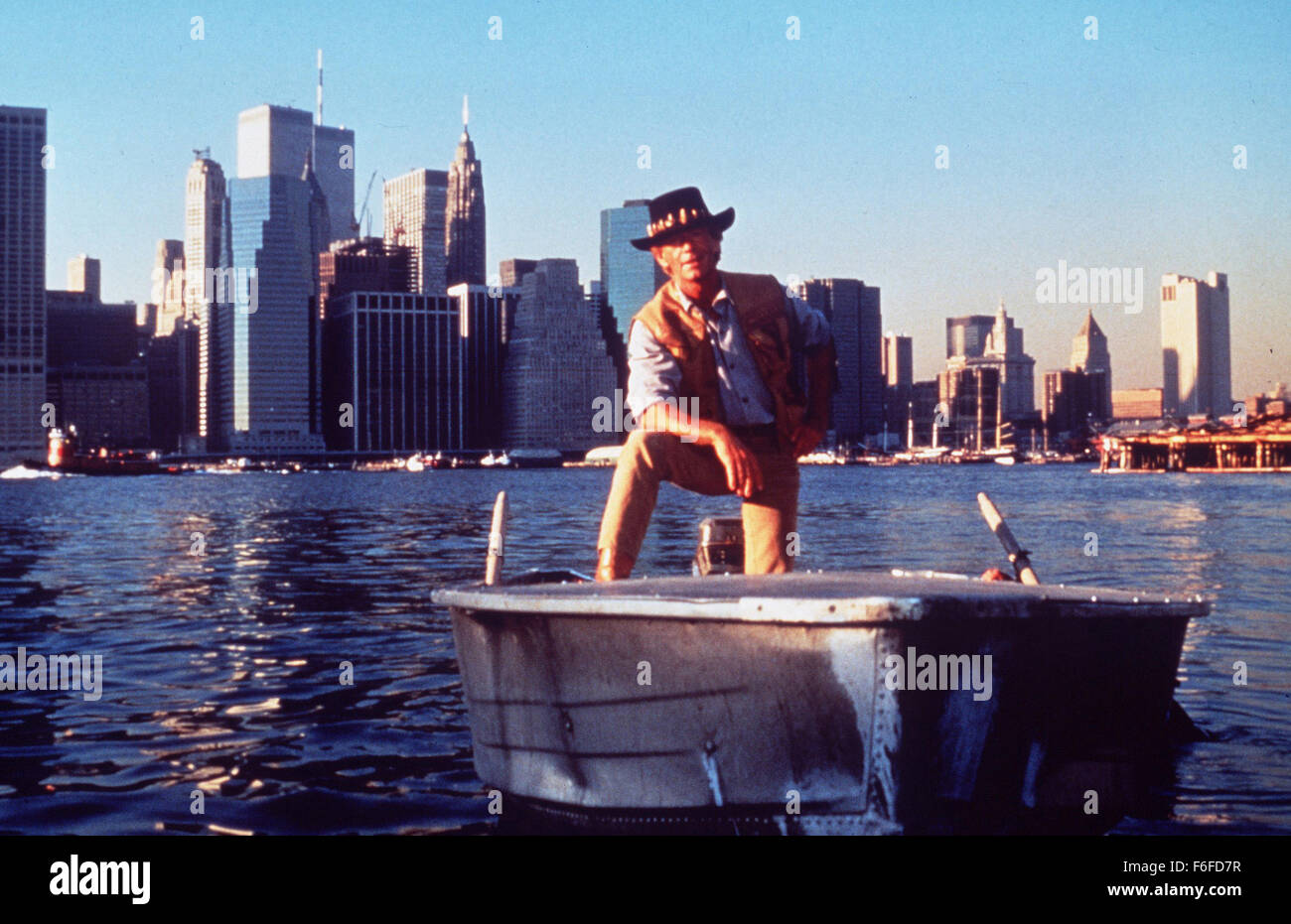 19 mai, 1988 ; Hollywood, CA, USA ; PAUL HOGAN dans Crocodile Dundee ...