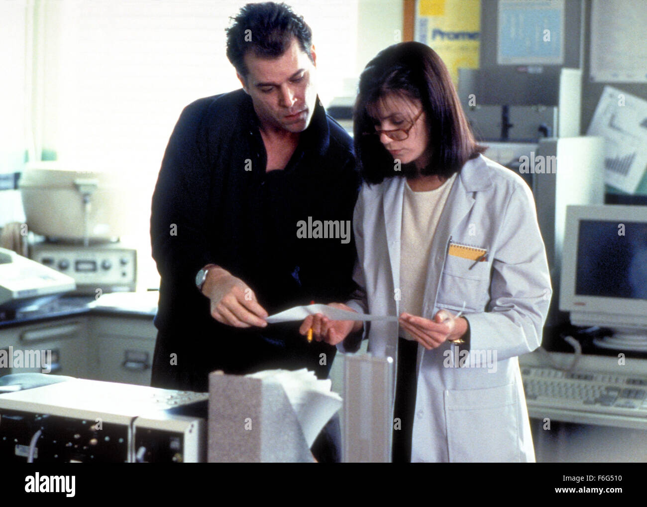 23 févr., 1996 ; Seattle, WA, USA ; acteur Ray Liotta comme le Dr David ...