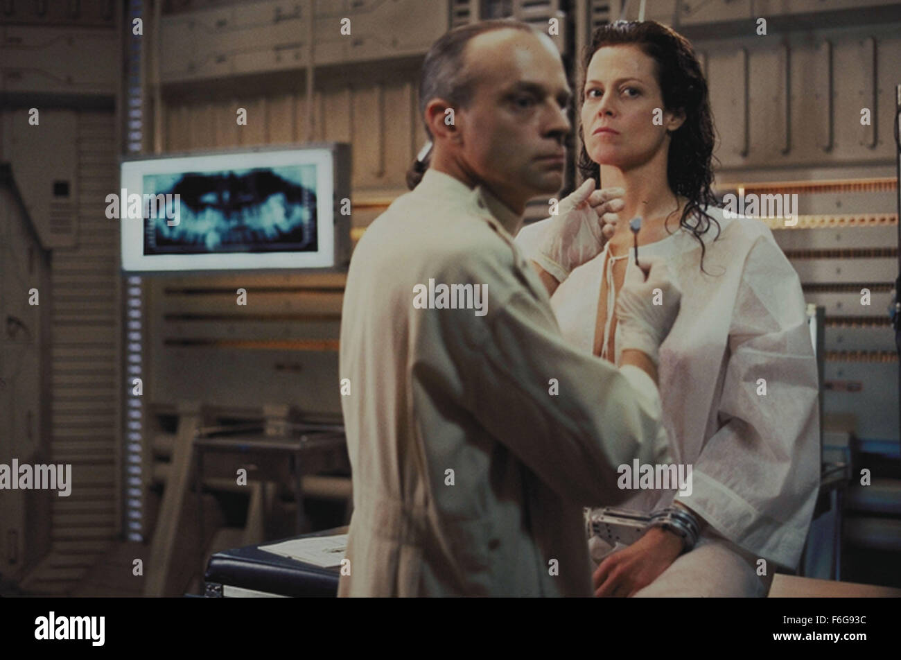 Nov 26, 1997 ; Los Angeles, CA, USA ; l'actrice Sigourney Weaver ...