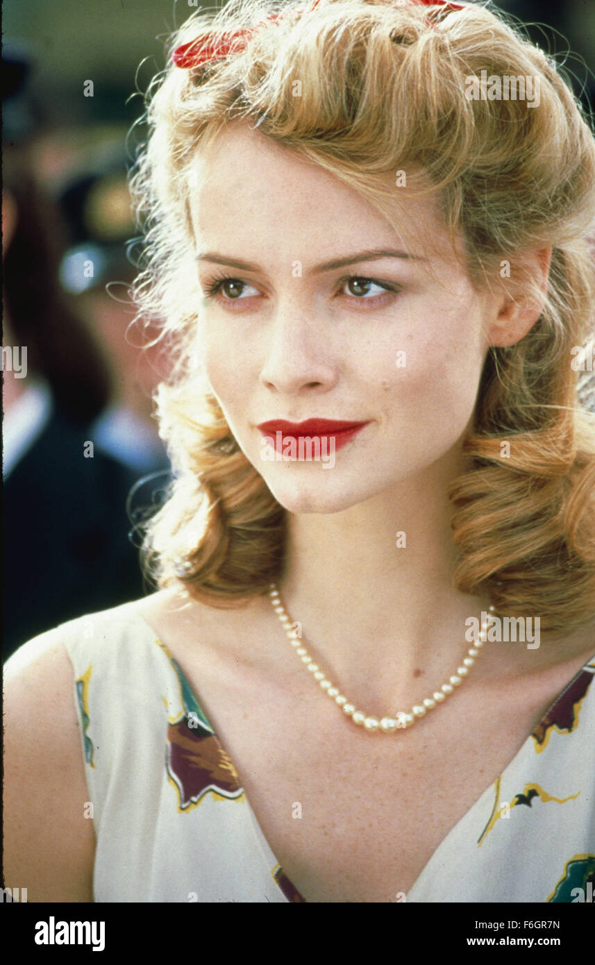 Jan 22, 2001 ; Los Angeles, CA, USA ; l'actrice Saffron Burrows joue ...