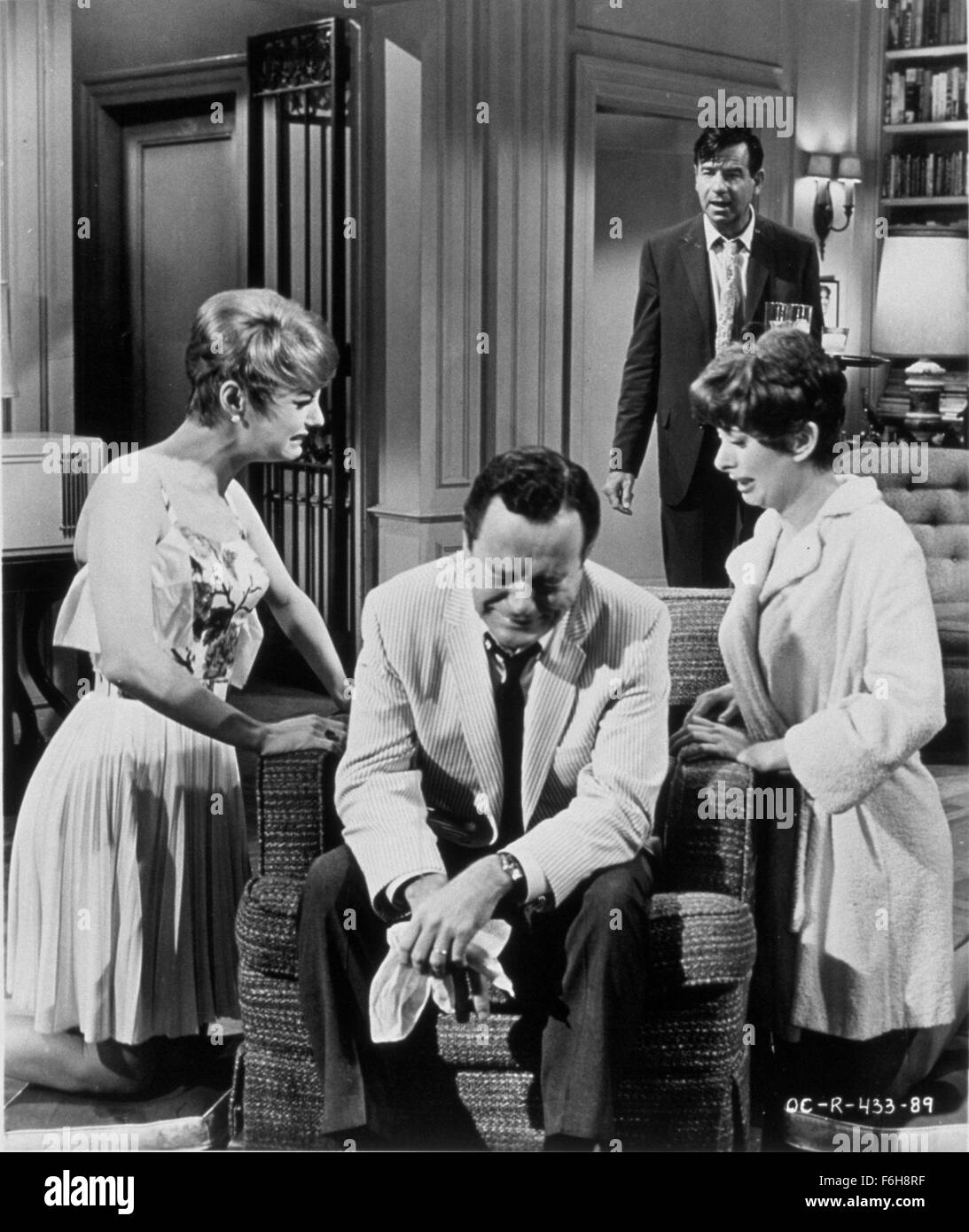 Le couple impair 1968 jack lemmon Banque d'images noir et blanc - Alamy