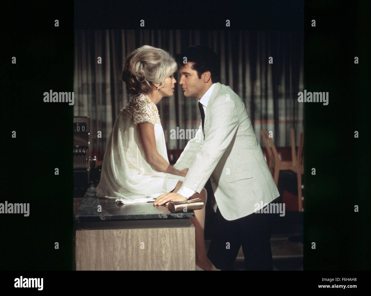 Speedway 1968 nancy sinatra Banque de photographies et d’images à haute ...