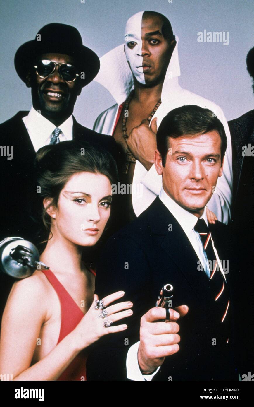 Vivre et laisser mourir roger moore Banque de photographies et d’images à haute résolution - Alamy
