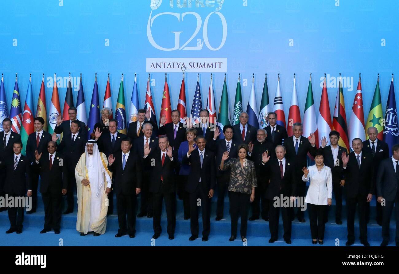 Les dirigeants du monde pendant la vague des photos de groupe à l ...