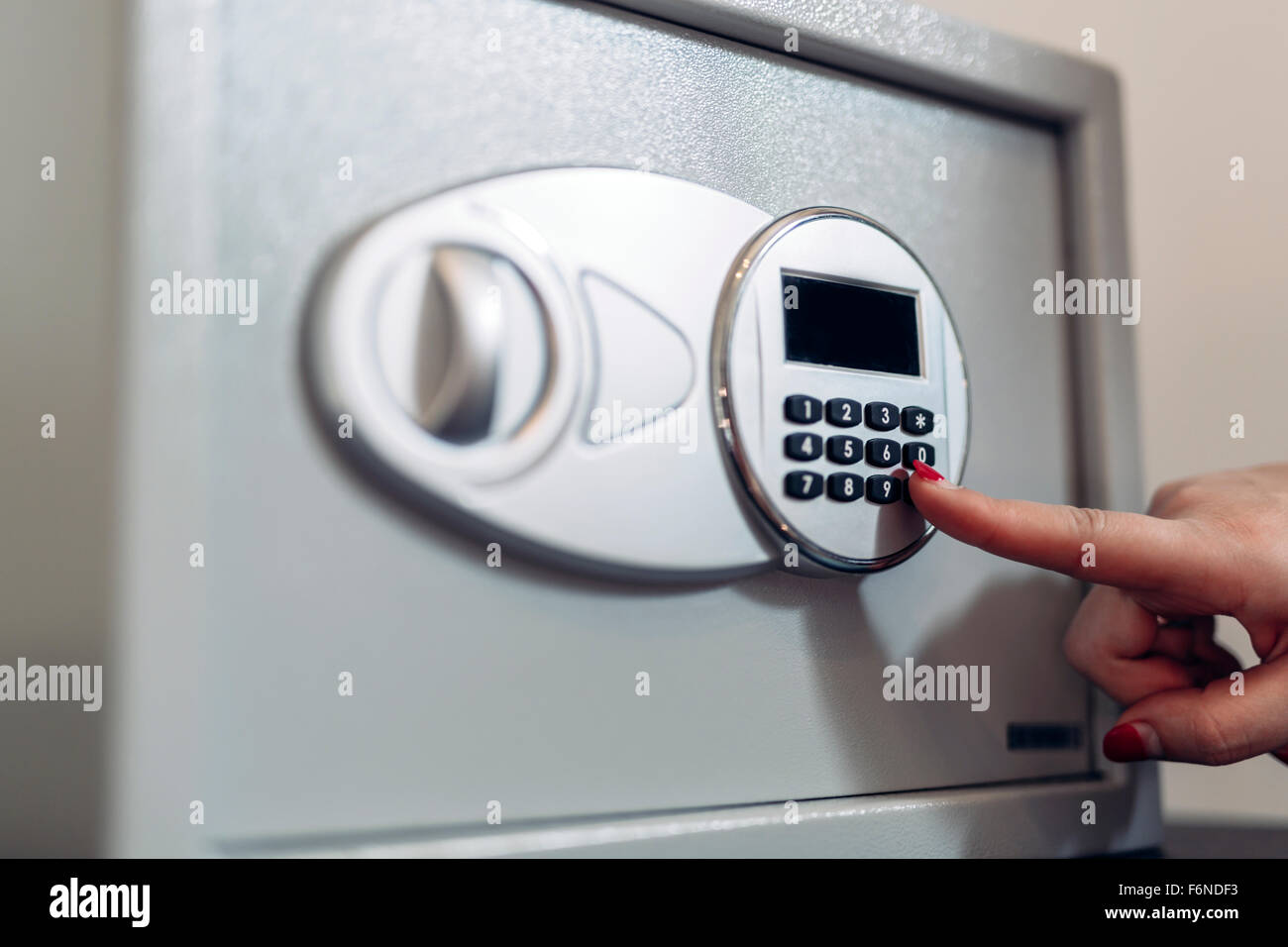 Coffre Fort Bancaire Porte Ouverte Coffre Fort Banque d'image et photos ...