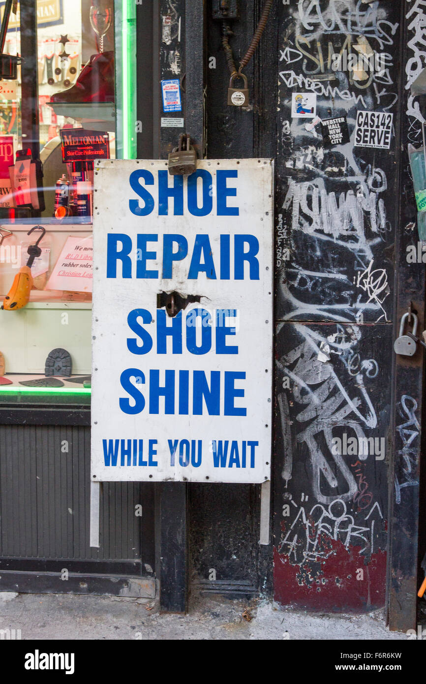 Shoe repair sign Banque de photographies et d’images à haute résolution ...