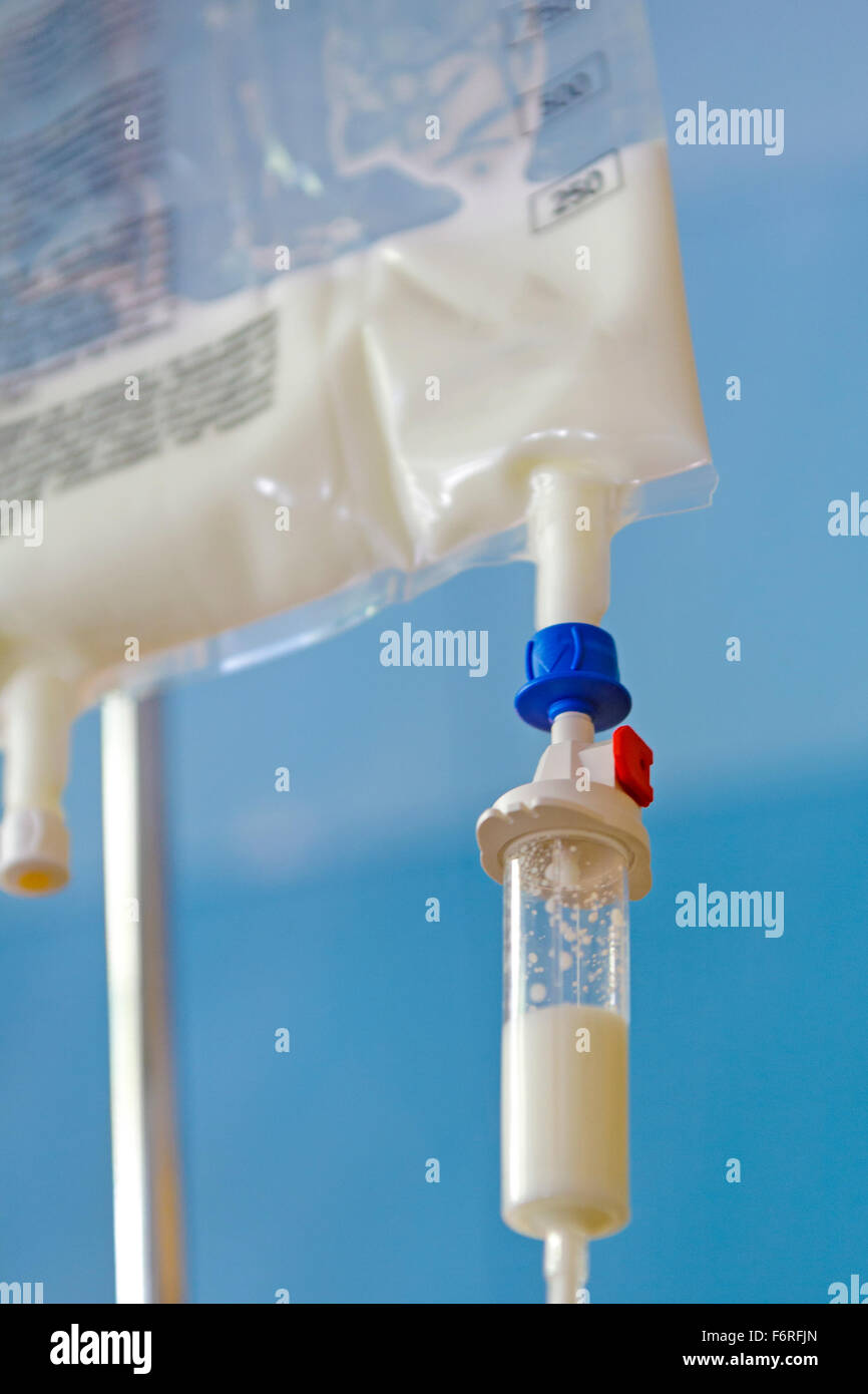 Close up de la nutrition parentérale totale (TPN) sac sur les liquides IV stand pour l ...