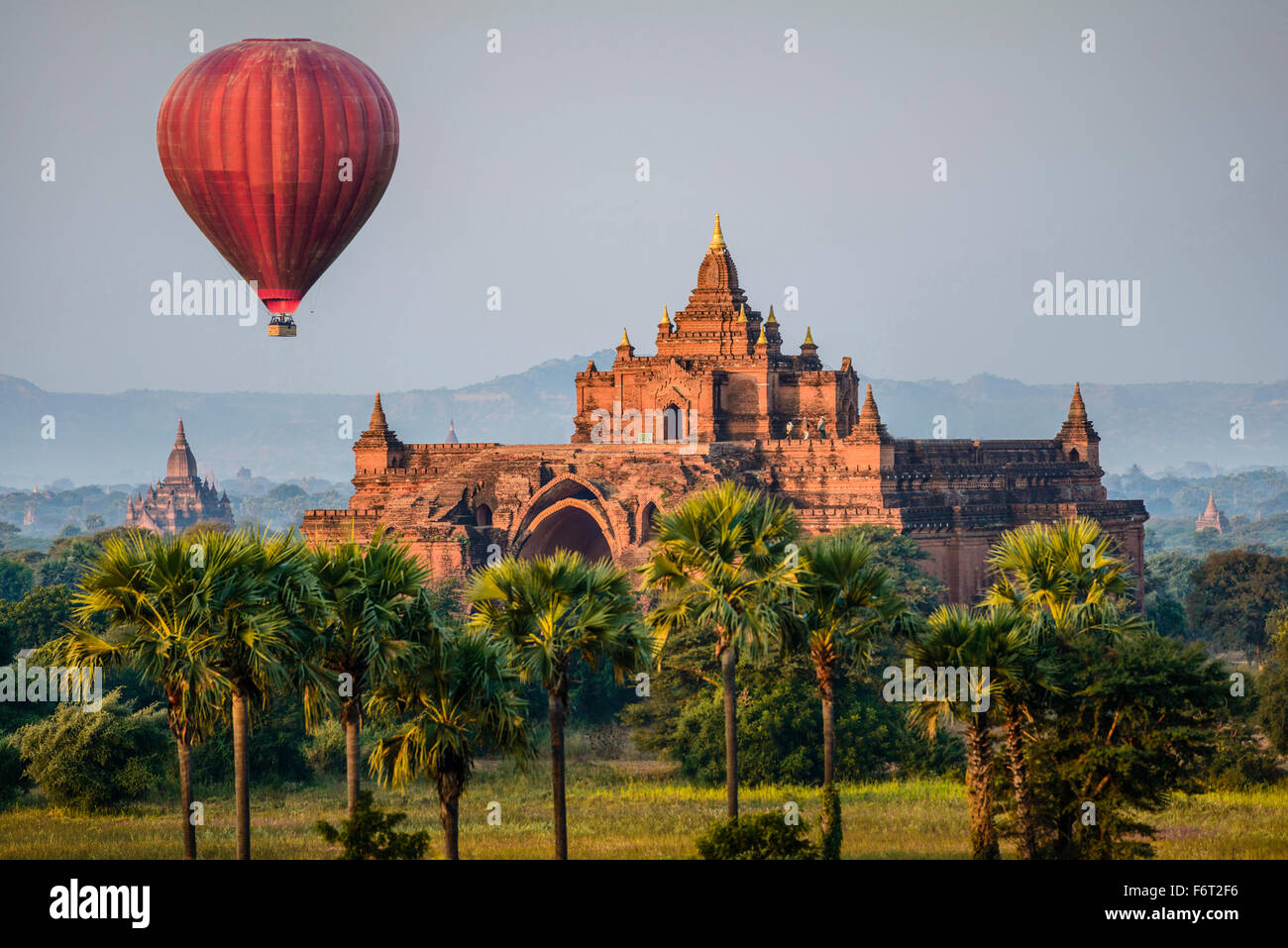 Temple volant Banque de photographies et d’images à haute résolution ...