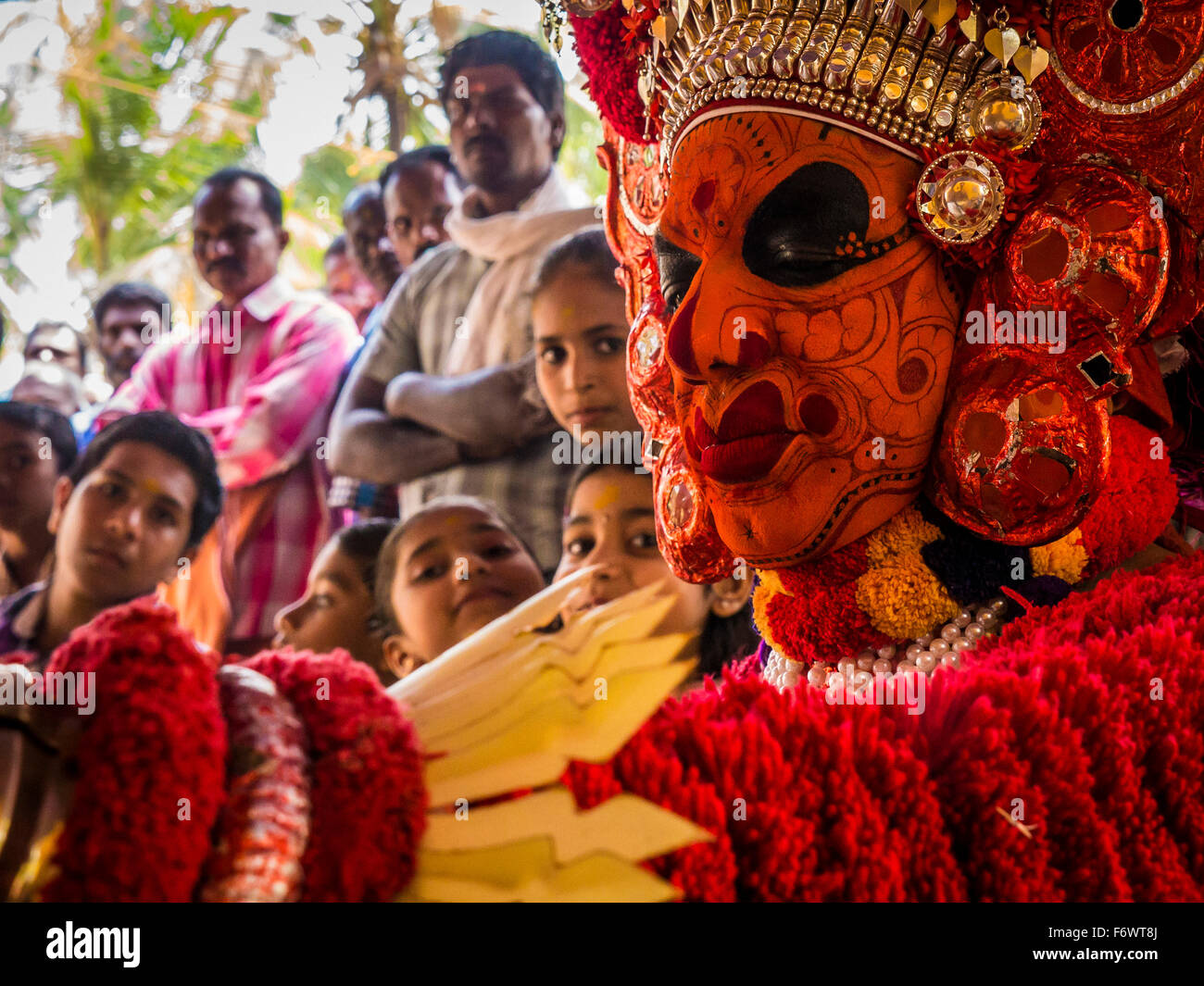Theyyam dancer Banque de photographies et d’images à haute résolution ...