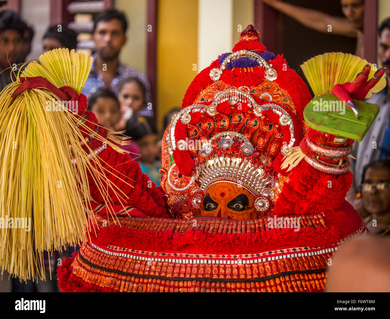 Kerala danseur Banque de photographies et d’images à haute résolution ...