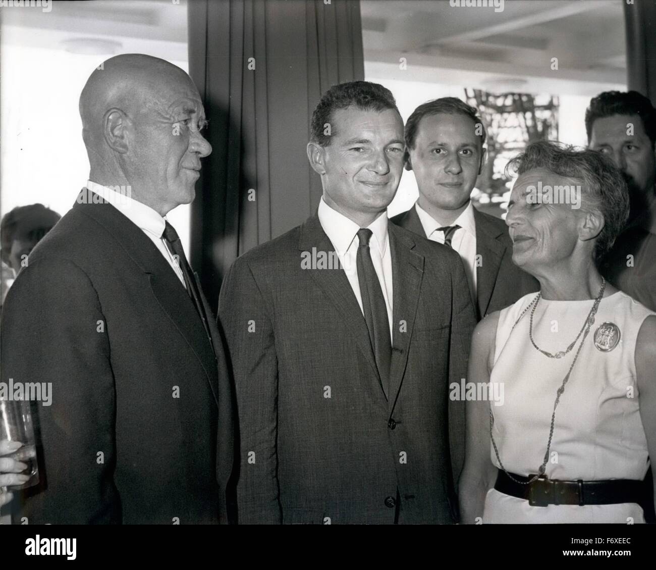 Accueil chaleureux pour eric tabarly Banque de photographies et d ...