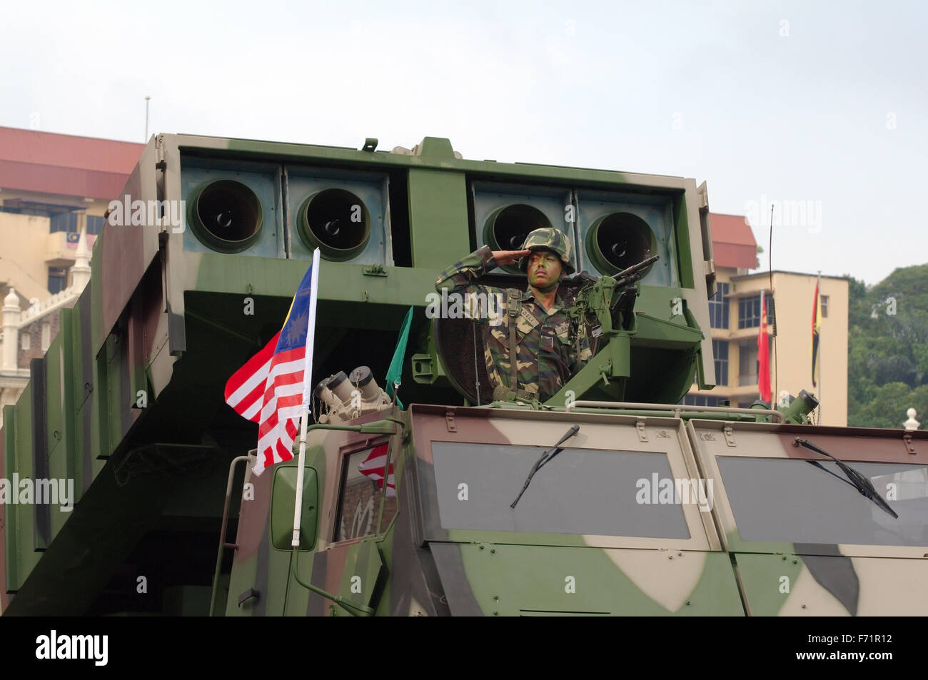 La colonne de véhicules blindés militaires parade 16 Septembre - Hari ...